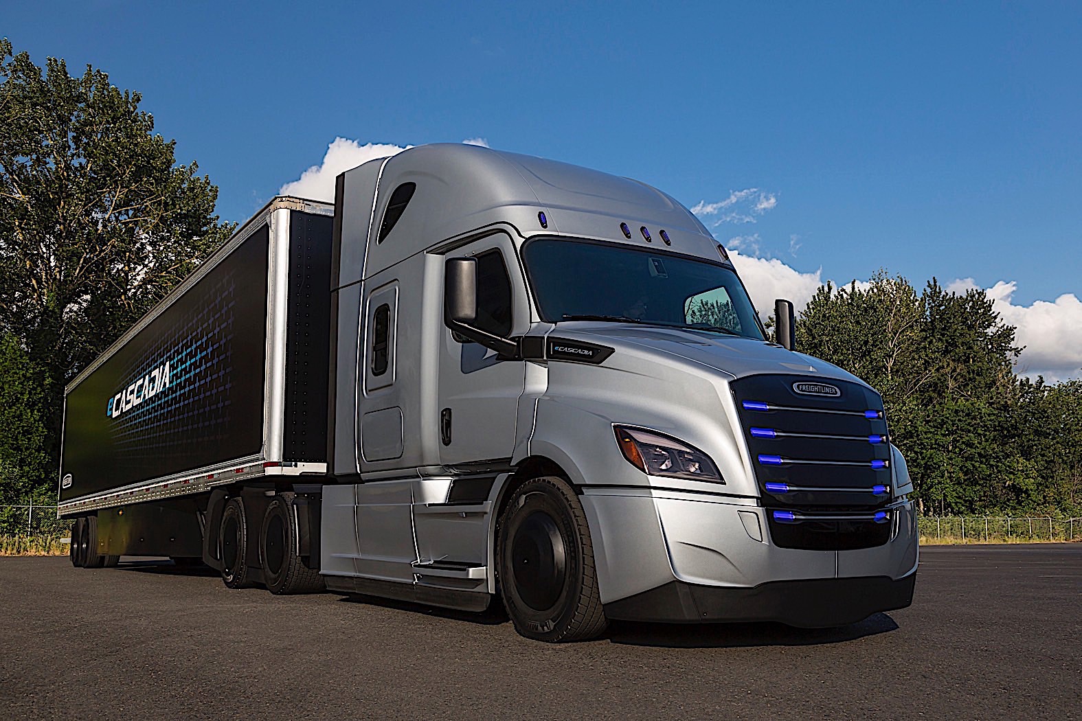 Schneider to Test Electric Trucks as Part of Freightliner’s Customer ...